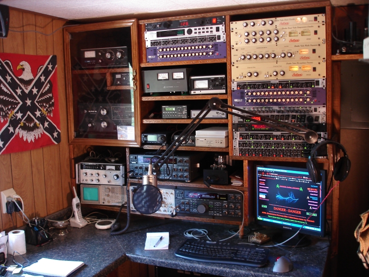 Older WZ5Q shack. | Amateur Radio | Pinterest | Ham Radio, Radios and Hams